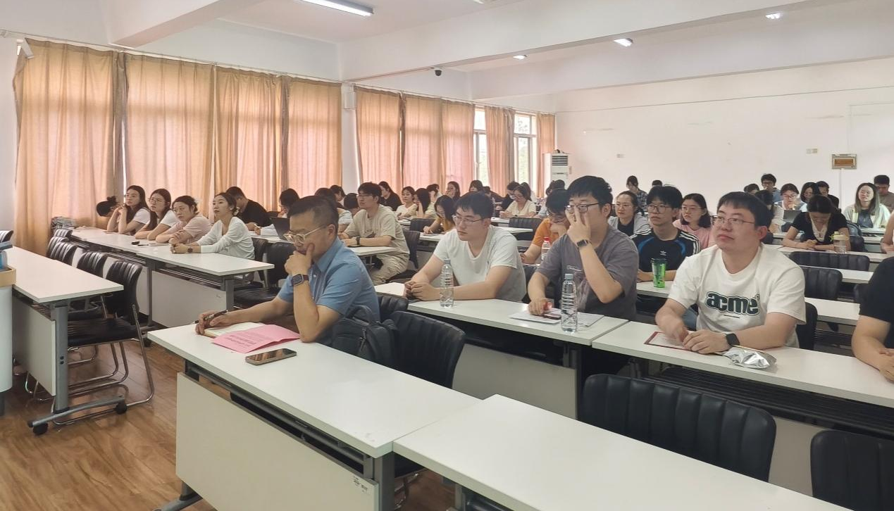 【本硕博统行】我院举办”本硕博统行”党支部联学活动专题学习新修改《统计法》